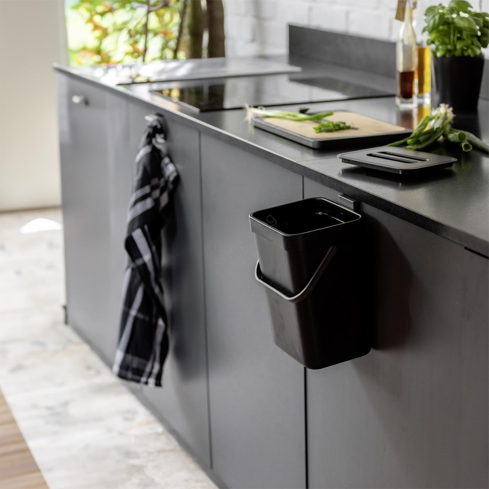 WENKO 55027100 - Кош за отпадъци BLACK OUTDOOR KITCHEN 19x24 cm черен ...